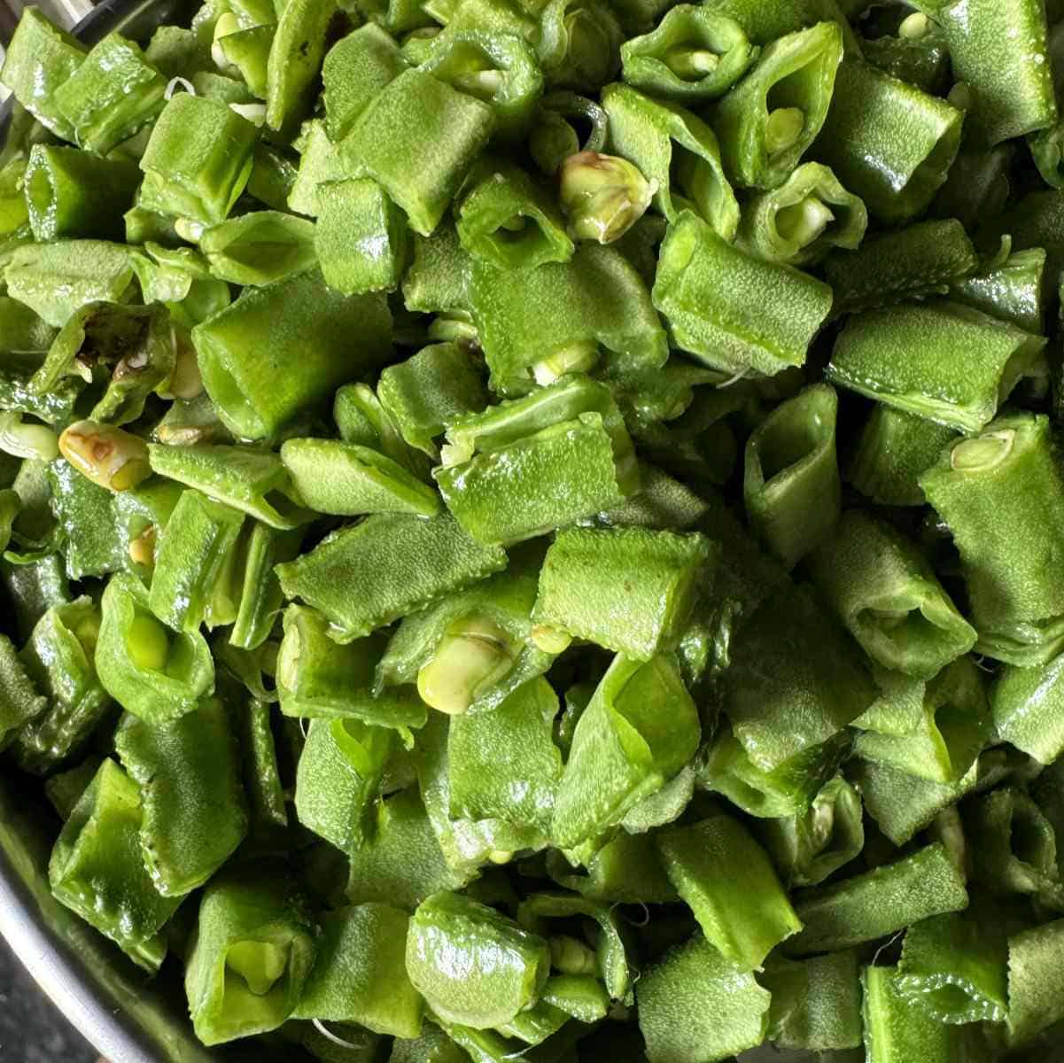 Sem ki sabji | broad beans potato curry recipe - EasyNutritionHub